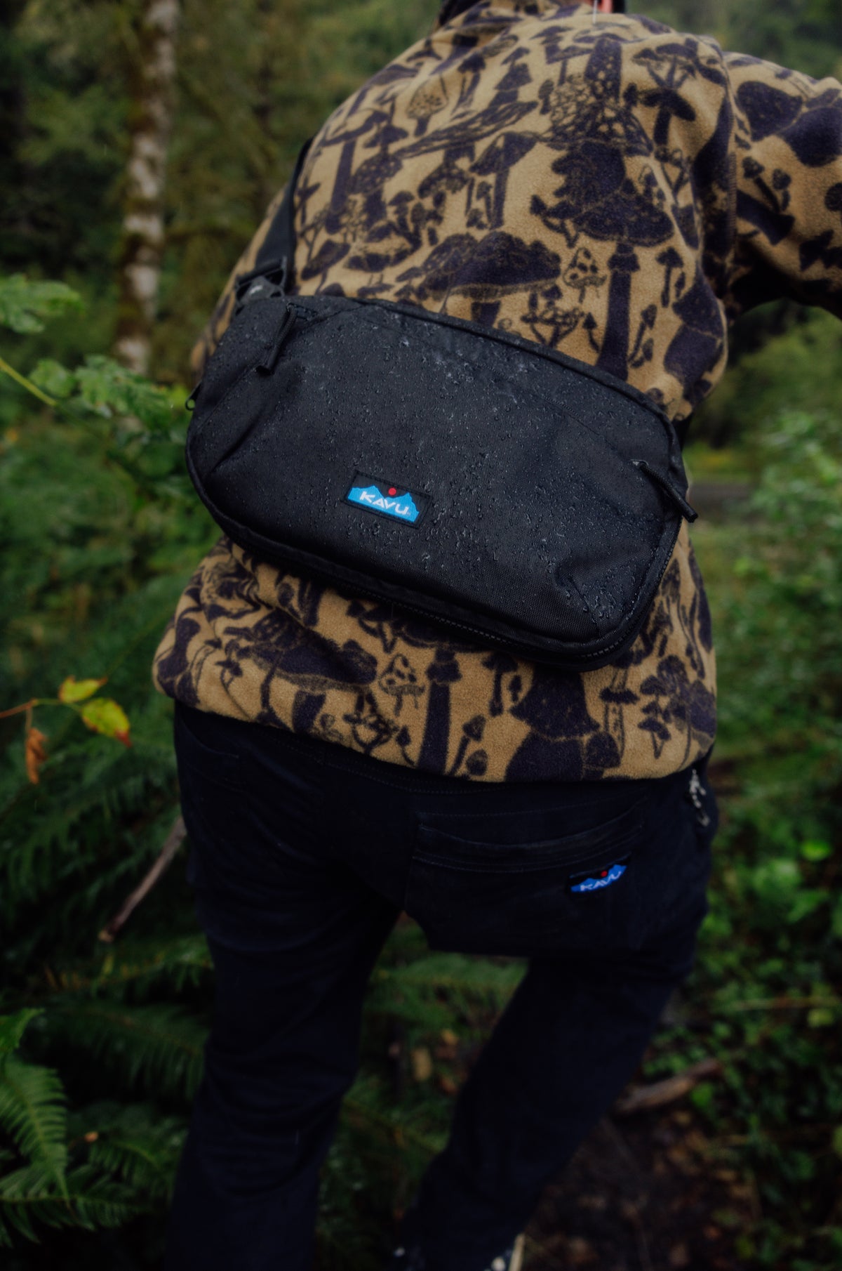KAVU Roam Sling Bag (Raven) – KAVU Europe